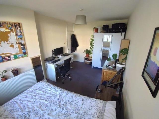 Room at Fellows Court, Greater London