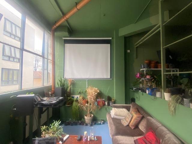 Room at Felstead Street, Greater London
