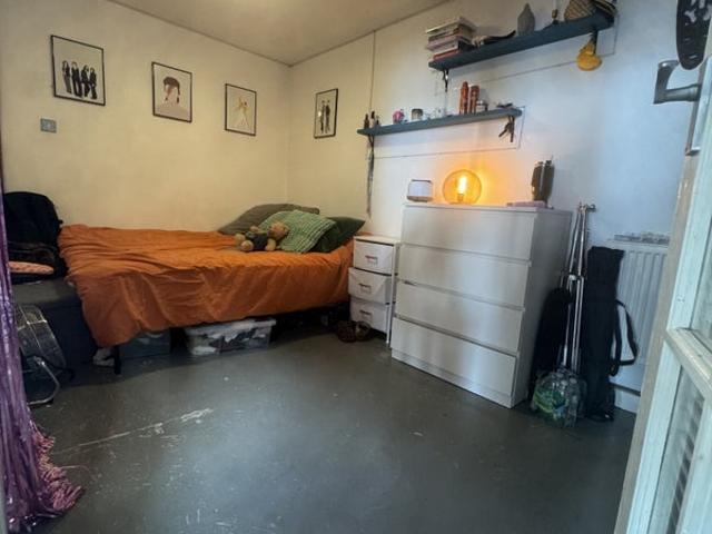 Room at Felstead Street, Greater London