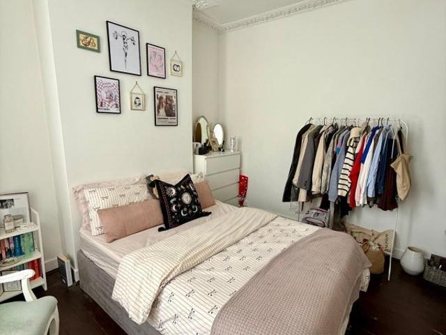 Room at Fenham Road, Greater London
