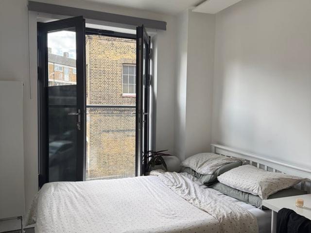 Room at Fern Street, Greater London