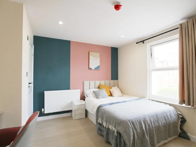 Room at Ferndale Road, Reigate and Banstead