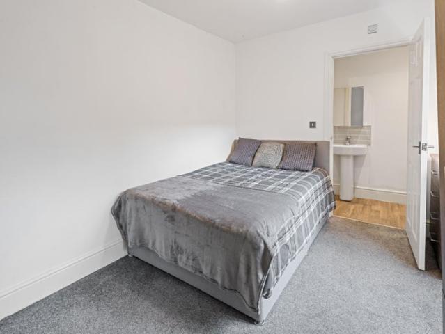 Room at Fernside Gardens, Birmingham