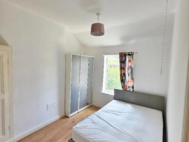 Room at Field Drive, Shirebrook