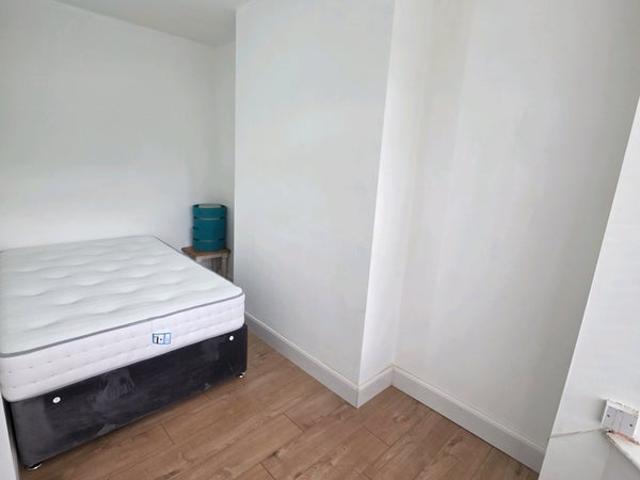 Room at Field Drive, Shirebrook