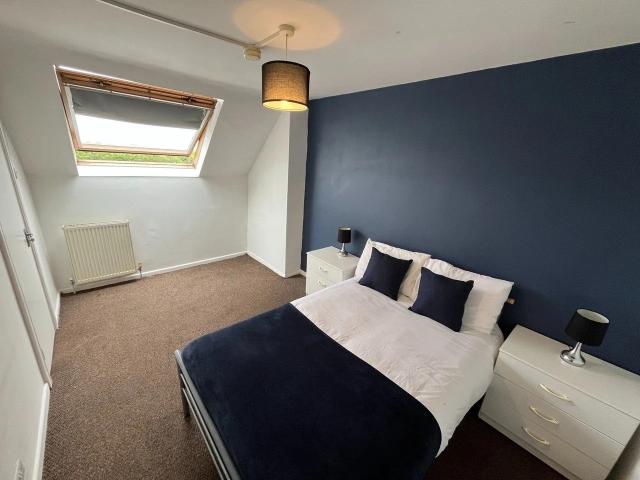 Room at Field Drive, Shirebrook