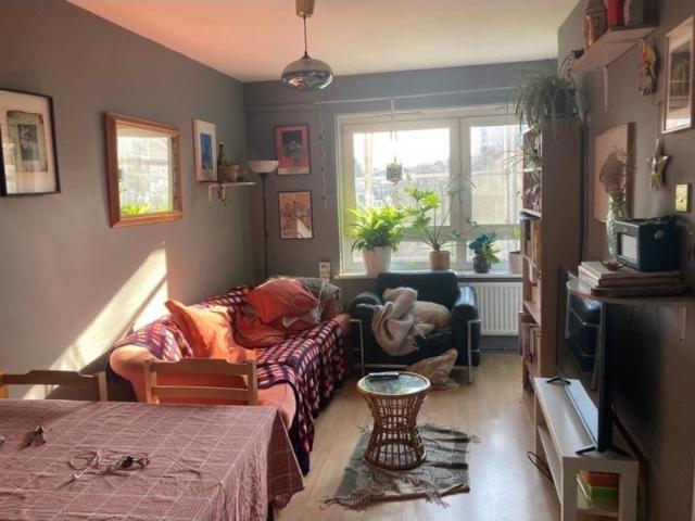 Room at Field Road, Greater London