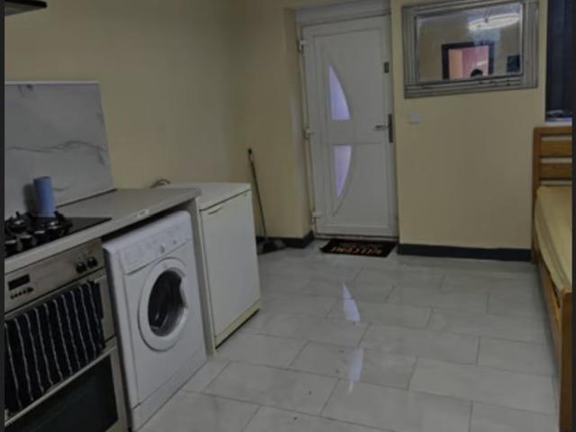 Room at Field Road, Sandwell