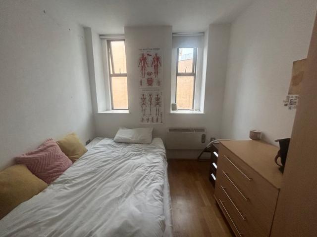 Room at Fieldgate Street, Greater London