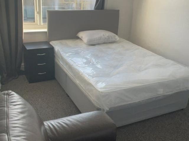 Room at Filton Avenue, Bristol