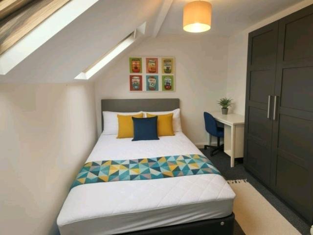 Room at Filton Avenue, Bristol