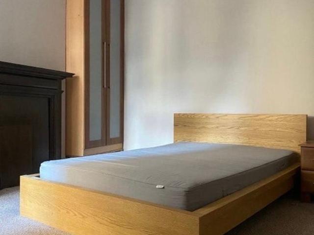 Room at Finchley Road, Greater London