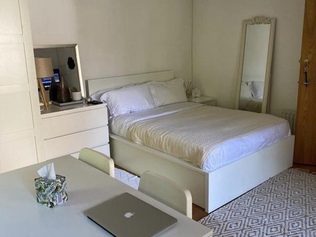 Room at Finchley Road, Greater London