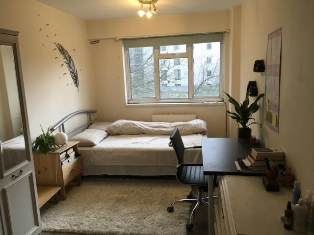 Room at Finchley Road, Greater London