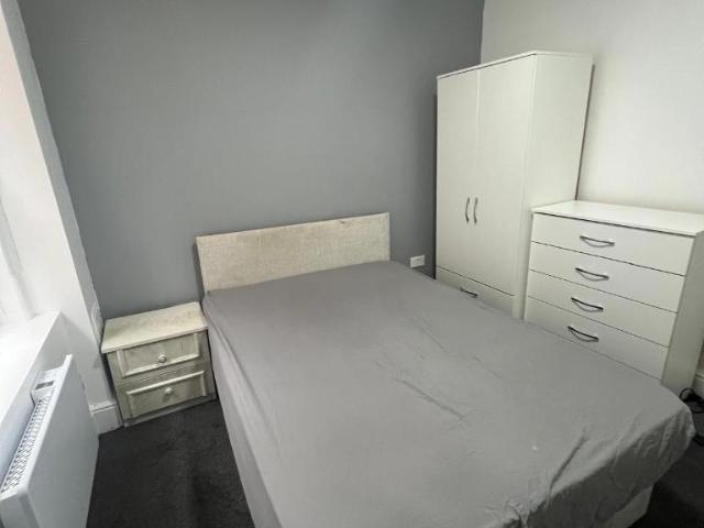 Room at Finchley Road, Greater London