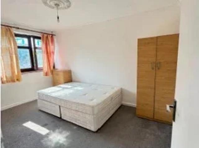 Room at Finchs Court, Greater London