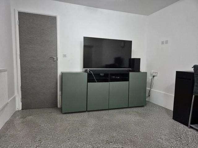 Room at Finefield Walk1, Slough