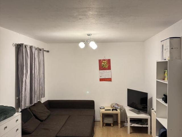 Room at Fisher Court, Glasgow