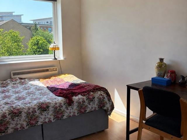 Room at Fishguard Way, Greater London