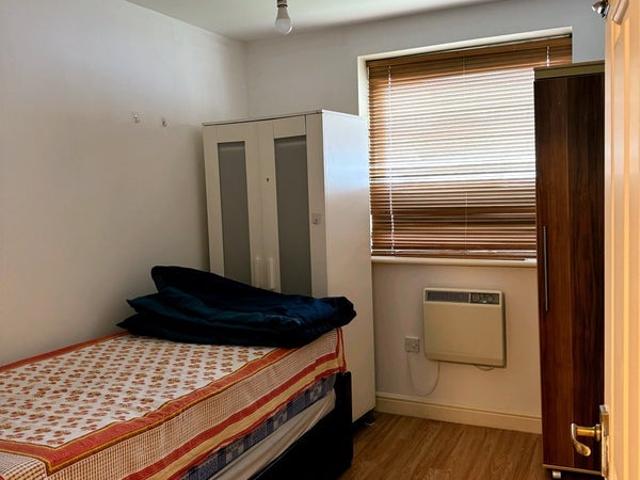 Room at Fishguard Way, Greater London