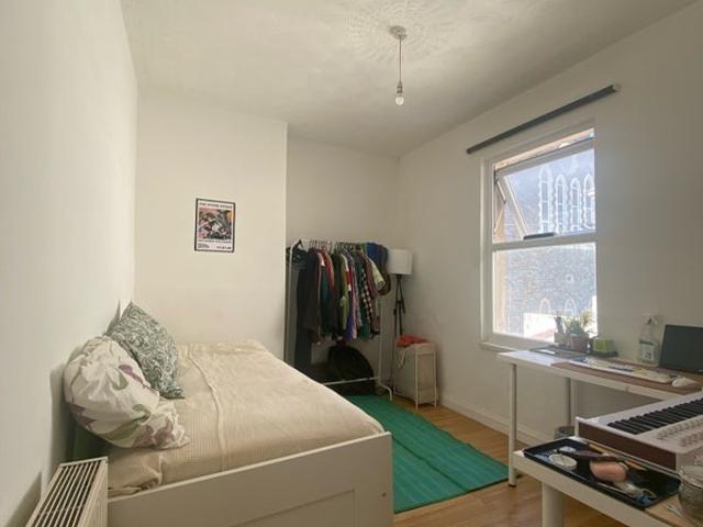 Room at Fishponds Road, Bristol
