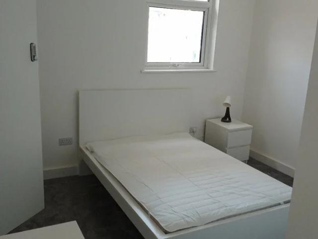 Room at Fishponds Road, Bristol