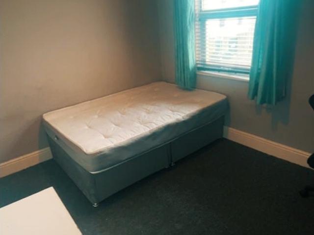Room at Fishponds Road, Bristol