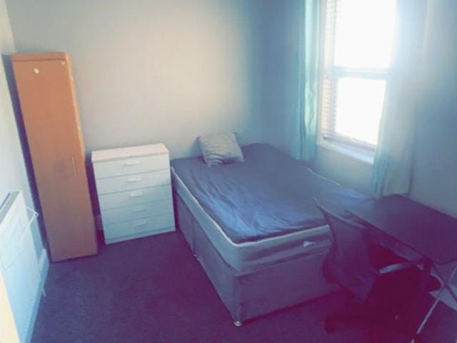 Room at Fishponds Road, Bristol