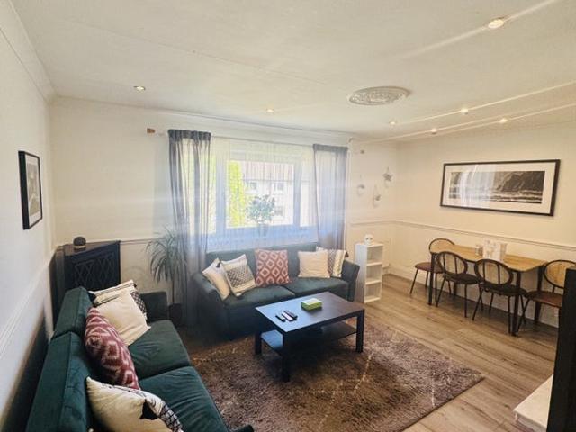 Room at Firrhill Drive, City of Edinburgh