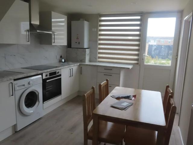 Room at First Avenue, Castle Point