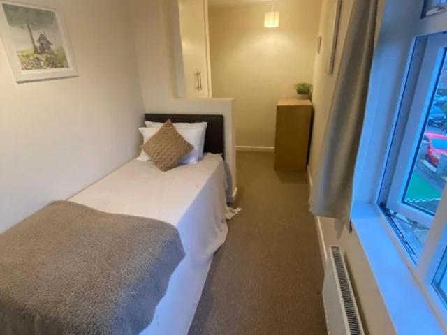 Room at First Avenue, Doncaster