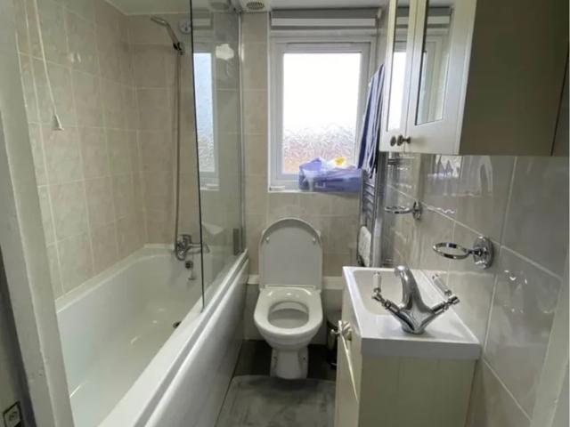 Room at First Avenue, Greater London