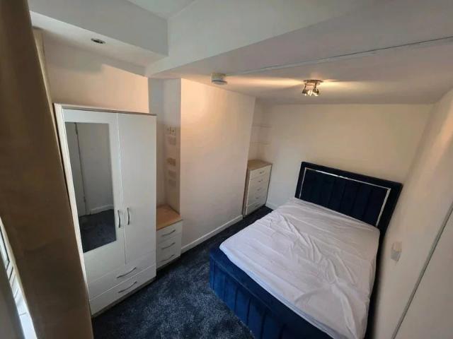 Room at Firth Road, Leeds
