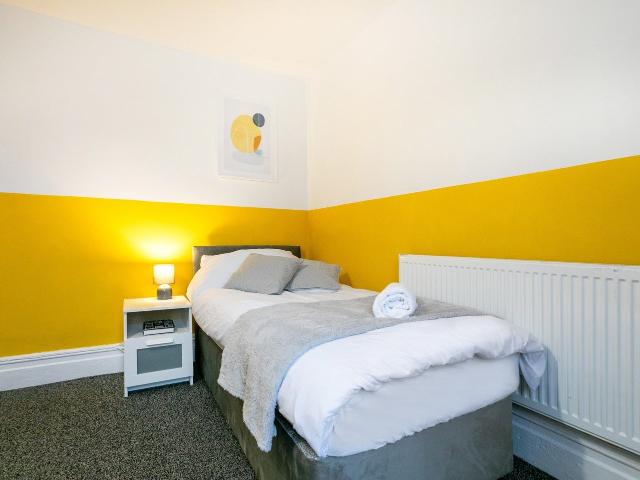 Room at Fitzwilliam Street, Peterborough