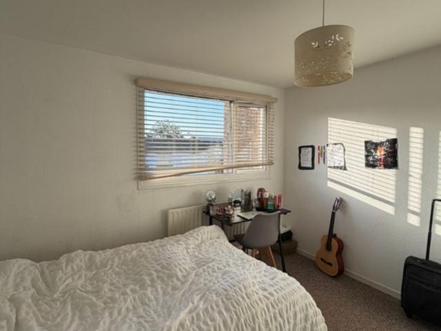 Room at Flamsteed Heights, Crawley