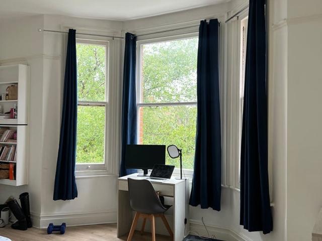 Room at Flanders Road, Greater London