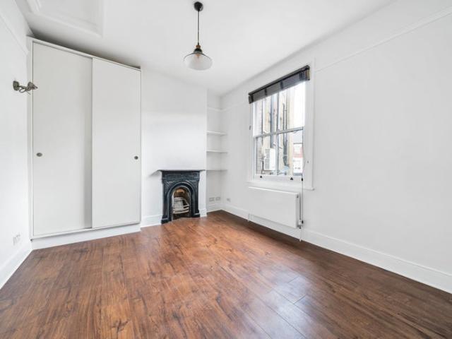 Room at Fleet Road, Greater London