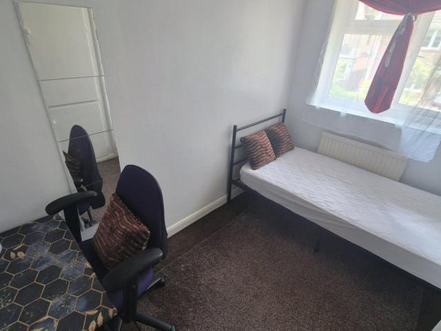 Room at Fleetwood Road, Slough