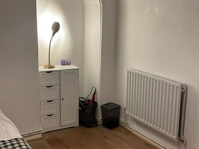 Room at Flockton Street, Greater London