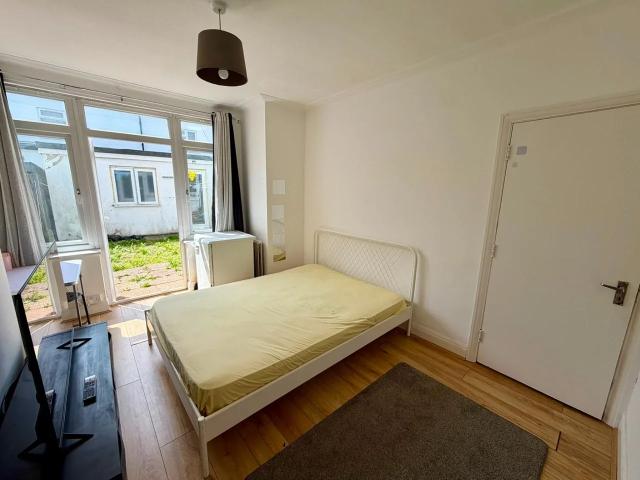 Room at Florence Street, Greater London