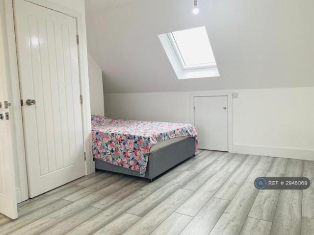 Room at Floriston Avenue, Greater London