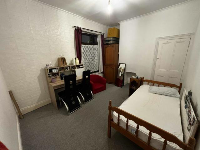 Room at Folkestone Street, Hull