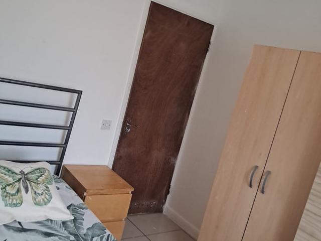 Room at Follett Street, Greater London