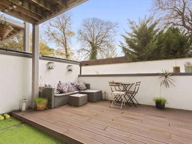 Room at Fontenoy Road, Greater London
