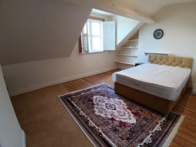 Room at Fosse Road South, Leicester