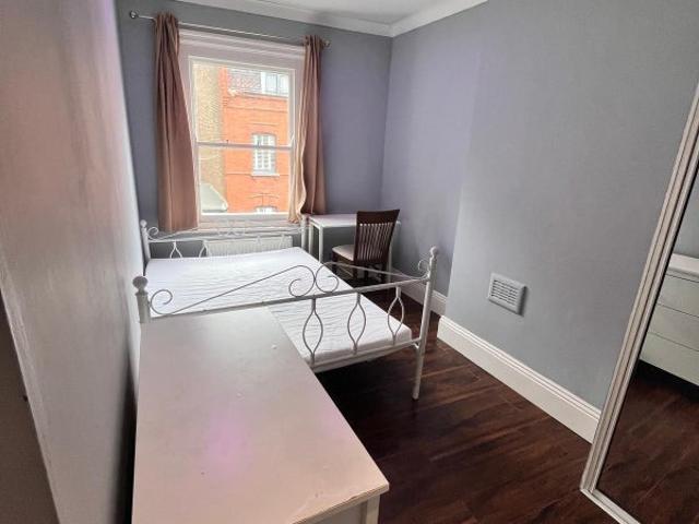 Room at Ford Square, Greater London