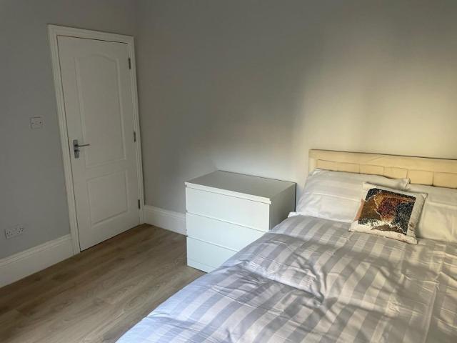 Room at Fordham Street, Greater London
