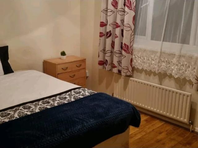 Room at Fords Park Road, Greater London