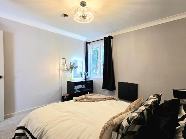 Room at Forest Drive, Greater London