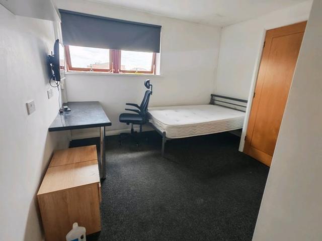 Room at Forest Road, Charnwood